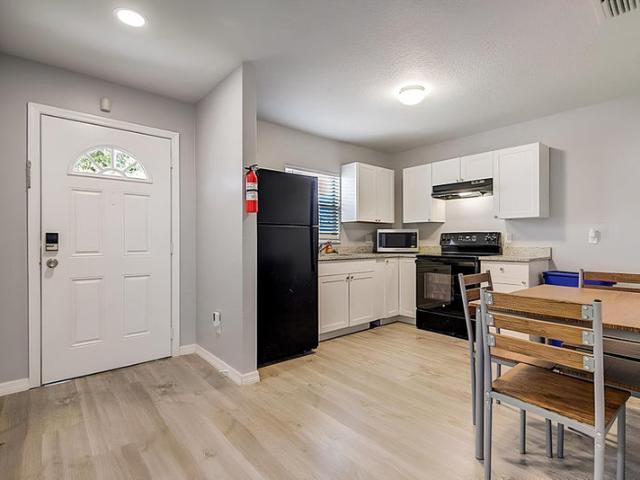 Updated East Tampa Home w Granite Counters & Incl