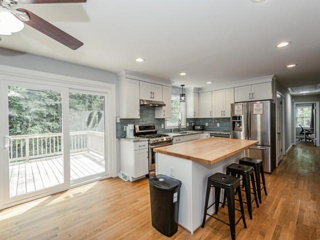 Updated home Home with Easy Access to Shopping, Di