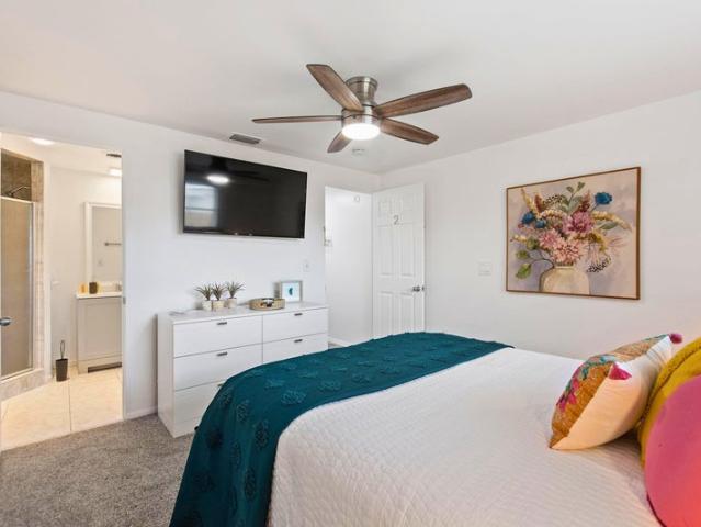 Updated Home Near Downtown Sarasota • Easy Ac