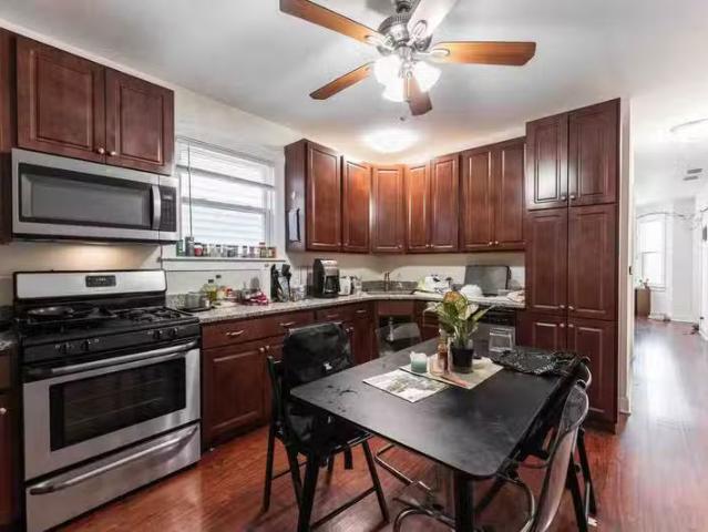 Updated Large 4 Bed 2 Bath Duplex Up Close to Blue Line 2911.
