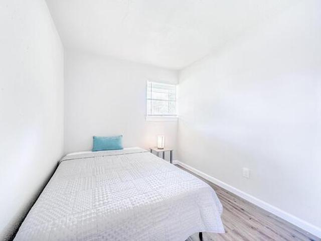 Updated South Houston Home Near Airport & Metro Multiple Bus Stops Nearby