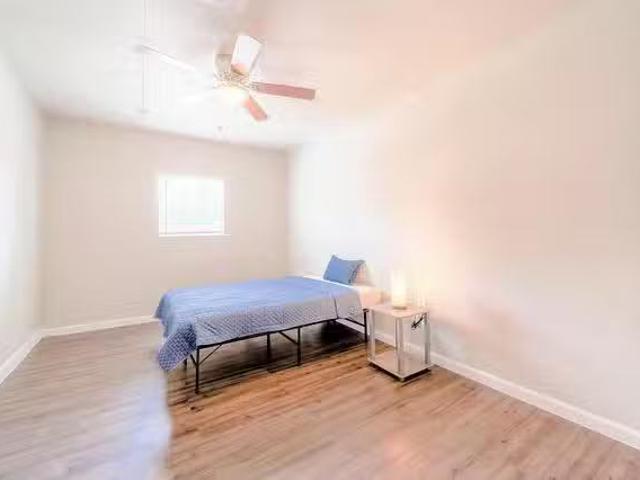 Updated South Houston Home Near Airport & Metro Multiple Bus S.