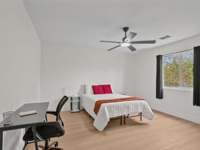 Updated TwoStory CoLiving near IH, Plum Creek & A