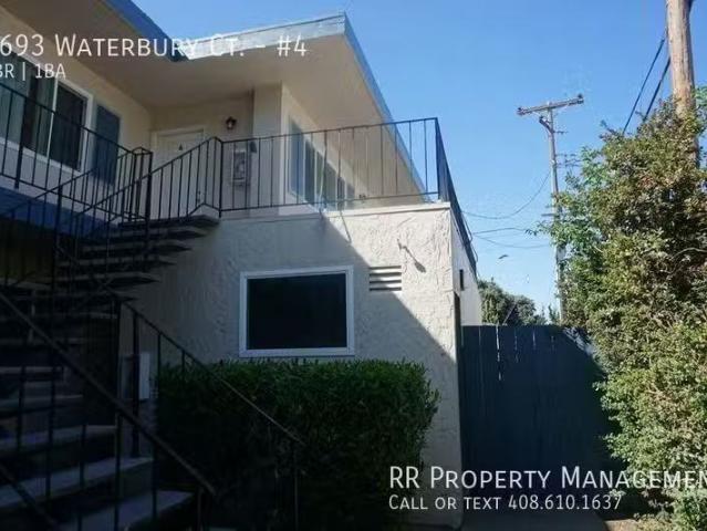 Updated Top Floor Unit in West San Jose! 3693 Waterbury Ct #4