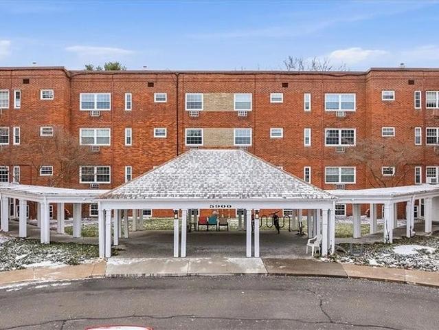 Updated 1 Bedroom Apartment in Quiet Building in R