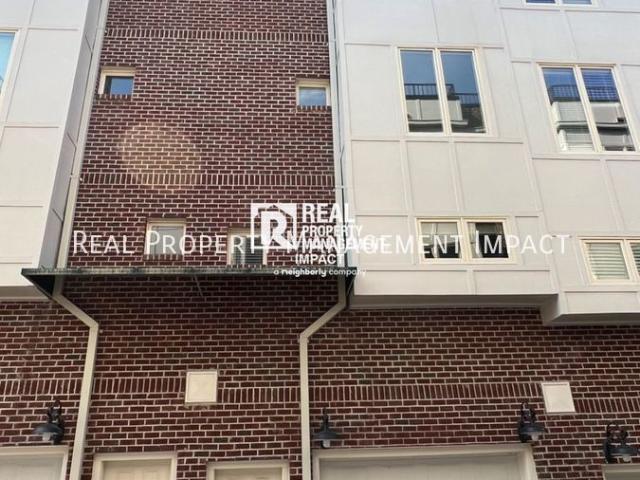 Updated 2/3 bedroom 2 bath townhome with garage near Franklin Street, Chapel Hill