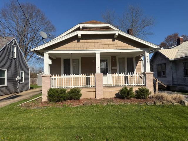 Updated 2/3 Bedroom Bedroom Austintown Home for Rent