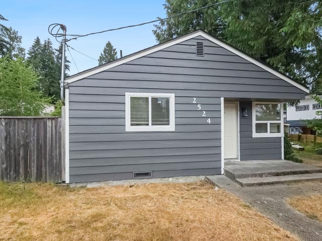 Updated 2‑Bed Home Near Parks, Transit, and Light Rail
