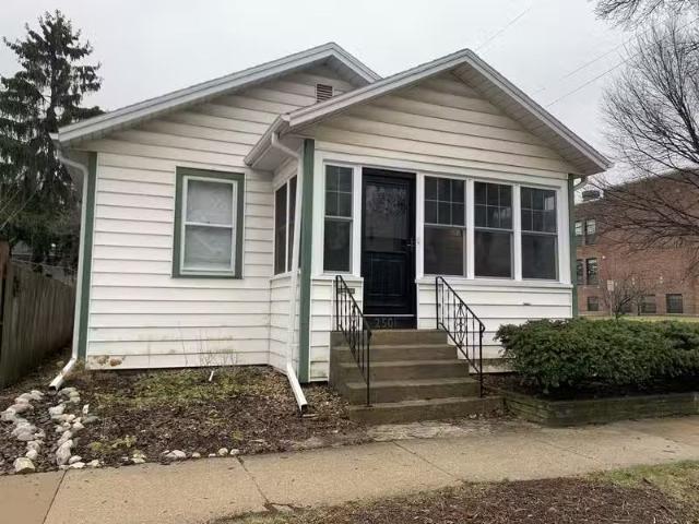Updated 2 Bedroom 1 Bathroom House In Madison! 2501 E Johnson.