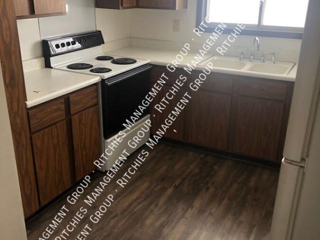 Updated 2 Bedroom Apartment in Minocqua with A/C, Storage & On Site Laundry