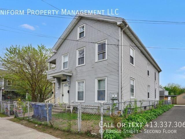 Updated 2BR Apartment w/Bonus Room