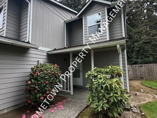 Updated 3 Bed 1.5 Bath Townhouse in Lacey!