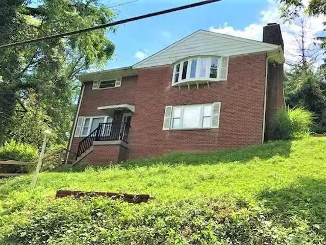 Updated 4 Bed/1 Bath House 601 Market Dr