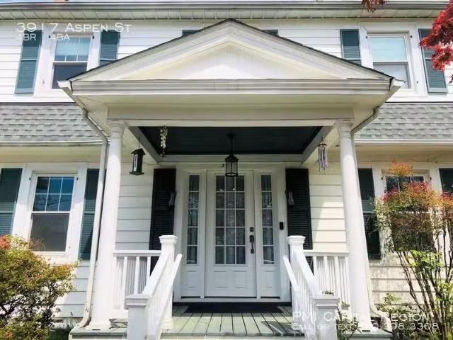 Updated 4 Bedroom Colonial 3917 Aspen St