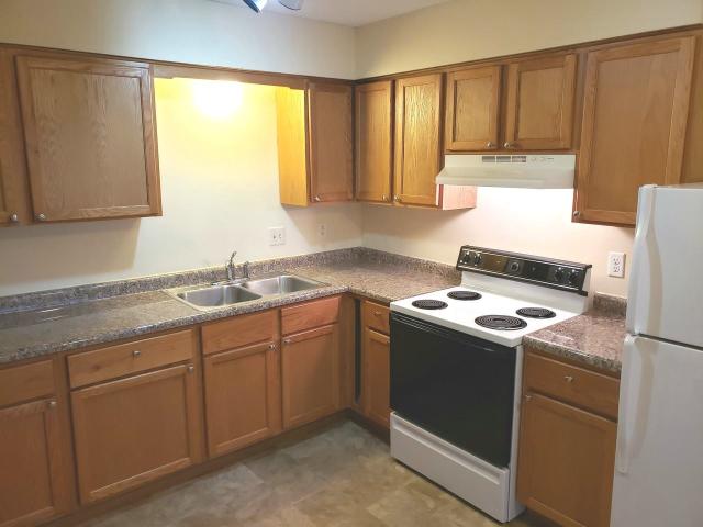 Updated 4plex 2 Bedroom Apartment for Rent at Westminster St & E Wheelock Pkwy, St. Paul, MN 55130 Payne Phalen