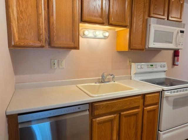 Updated 720 Sq. Ft. Condo for Rent_Quiet Setting w