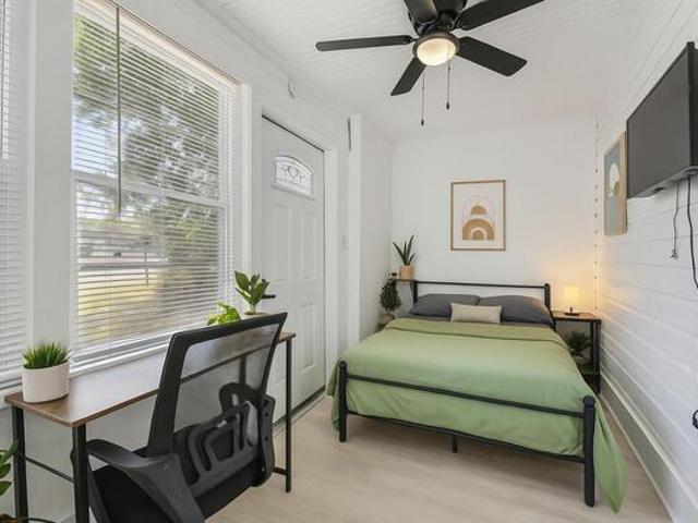 Updated/Mini Fridge Smart Tv less than 0.5mi to public transport Free In unit Laundry