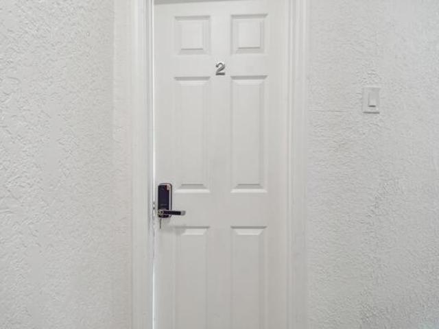 Updated/Mini Fridge Smart Tv less than 0.5mi to public transport Free In unit Laundry