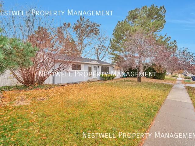 Upgraded 4 Bed Home in Sandy!
