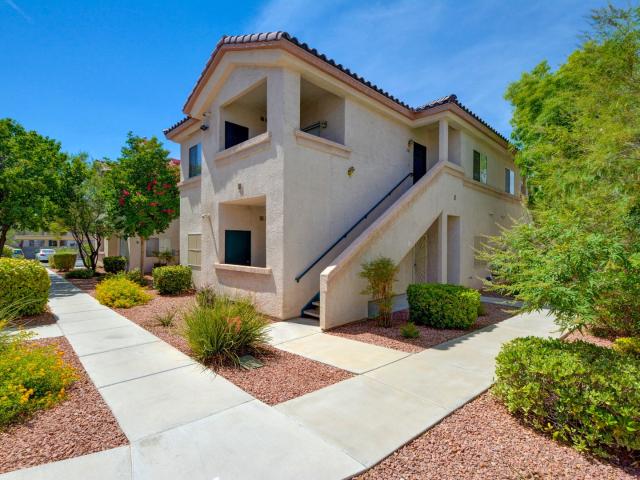 UPGRADED 2 BEDROOM CONDO!