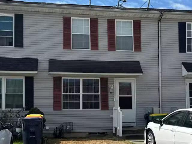 Upgraded Townhouse with Basement! 6 Cole Blvd