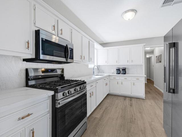 Upgraded North Houston Rooms with Premium Ameniti