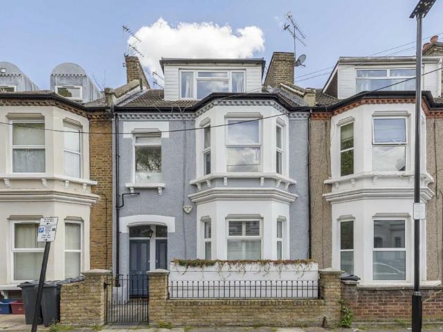 Upham Park Road, London W4 3 bed flat to rent £3,000 pcm £692 pw