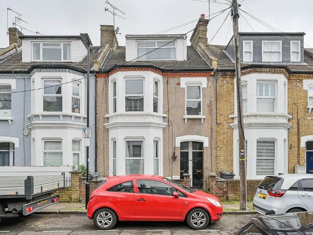 UPHAM PARK ROAD, Turnham Green. 3 bed maisonette to rent £3,000 pcm £692 pw