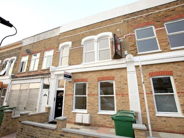 Upland Road, East Dulwich SE22, 3 bed flat to rent, £2,750 pcm | PrimeLocation