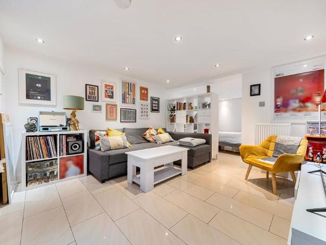 Upland Road, London, SE22 1 bed flat to rent £1,750 pcm £404 pw
