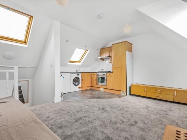 Upland Road, London, SE22 1 bed flat to rent £1,750 pcm £404 pw