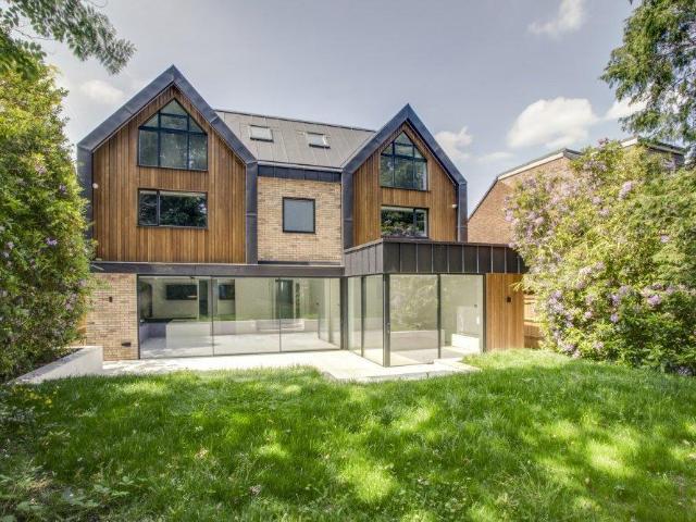 Uplands Close, Gerrards Cross. 6 bed detached house to rent £7,000 pcm £1,615 pw