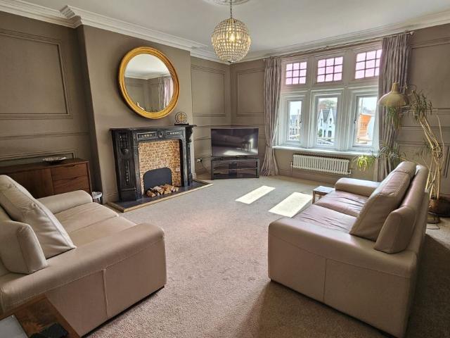 Uplands Crescent, Uplands SA2, 2 bed flat to rent, £1,250 pcm | PrimeLocation