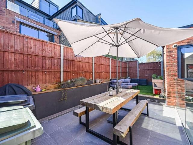 Uplands Road, London, N8 9NN, Crouch. 4 bed terraced house to rent £6,250 pcm £1,442 pw