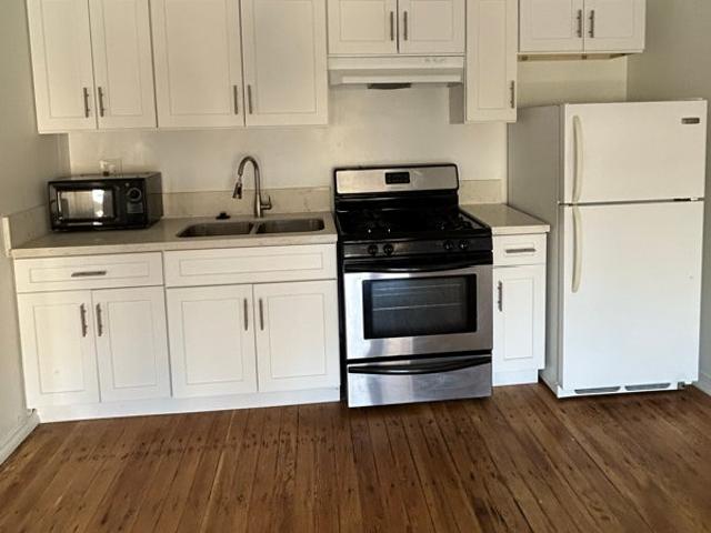 Upper 1bed open space great location in Hollywood
