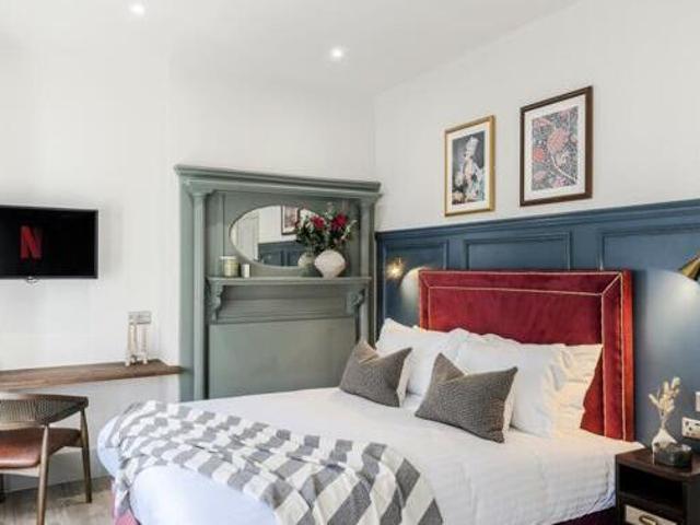 Upper Tooting Road, London, Studio Flat For