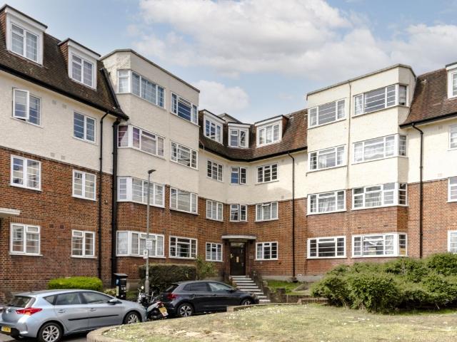 Upper Tooting Road, London SW17, 3 bed flat to rent, £2,750 pcm | PrimeLocation