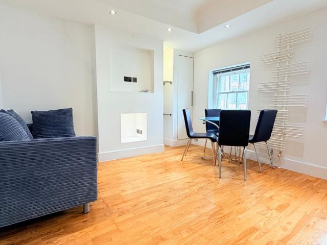 Upper Tooting Road, London SW17, 1 bed flat to rent, £1,600 pcm | PrimeLocation