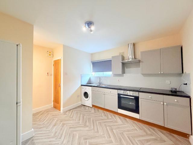 Upper Tooting Road, London SW17, 2 bed flat to rent, £1,795 pcm | PrimeLocation
