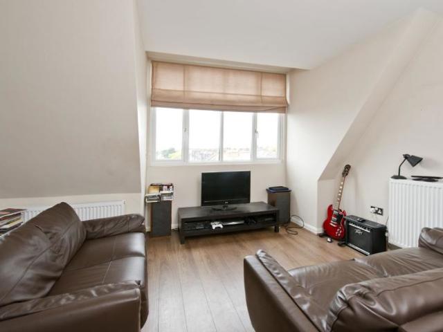 Upper Tooting Road, London SW17, 2 bed flat to rent, £2,100 pcm | PrimeLocation