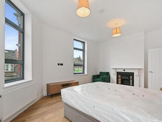 Upper Tooting Road, London, 2 Bedroom Flat