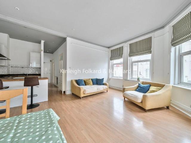 Upper Tooting Road, Tooting, London. 2 bed flat to rent £2,150 pcm £496 pw