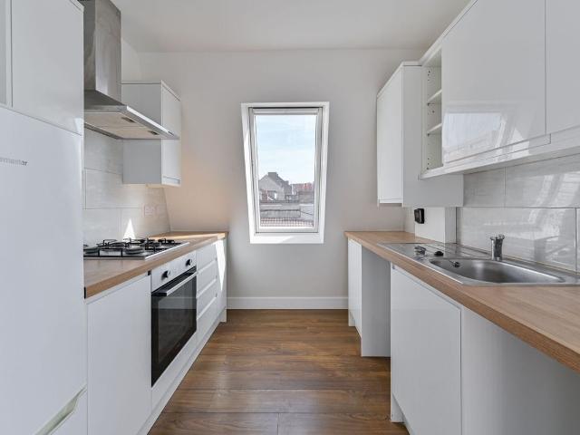 Upper Tooting Road, Tooting, London SW17, 1 bed flat to rent, £2,300 pcm | PrimeLocation
