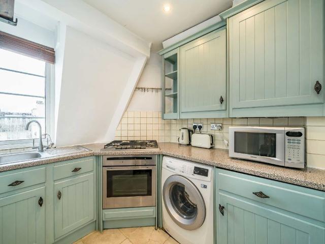 Upper Tooting Road, Tooting SW17, 1 bed flat to rent, £1,600 pcm | PrimeLocation