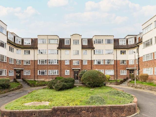 Upper Tooting Road, Tooting SW17, 2 bed flat to rent, £2,000 pcm | PrimeLocation