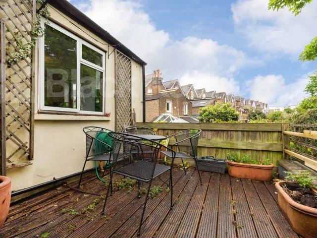 Upper Tollington Park N4, Finsbury Park, 3 bed flat to rent, £2,999 pcm | PrimeLocation