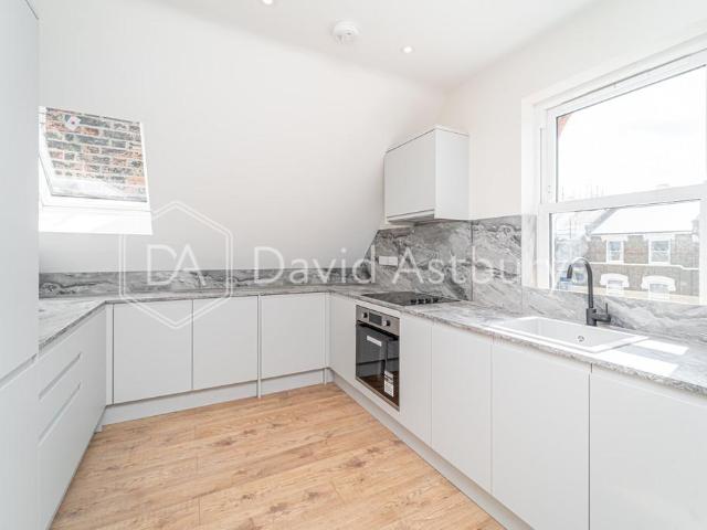 Upper Tollington Park, Stroud Green. 4 bed apartment to rent £4,000 pcm £923 pw
