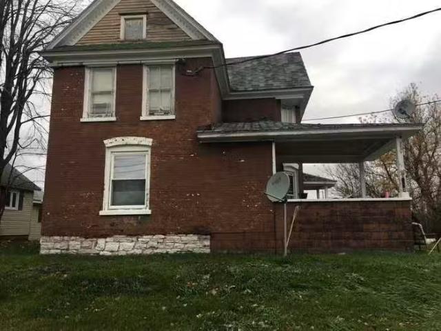 Upper two bedroom 1 bath apartment! 312 Main St #4