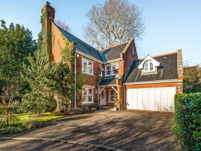 Upper Walk, Virginia Water GU25 4SN 5 bed detached house to rent £7,000 pcm £1,615 pw