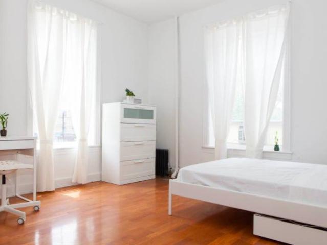 Upper West Harlem apt fully set up ready!